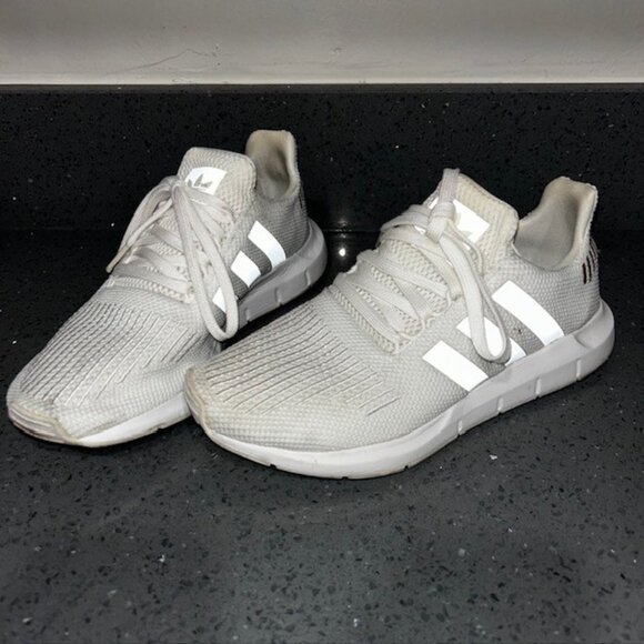 adidas | Shoes | Adidas Womens Swift Run B3779 White Running Shoes Sneakers Size 65 | Poshmark